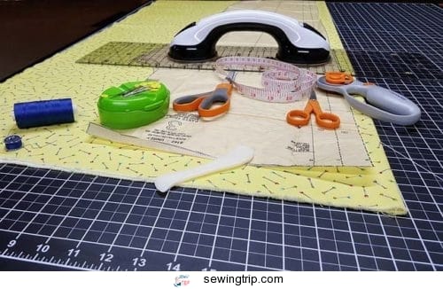 8 Sewing Essentials for Beginners (Must Have Sewing Tools)