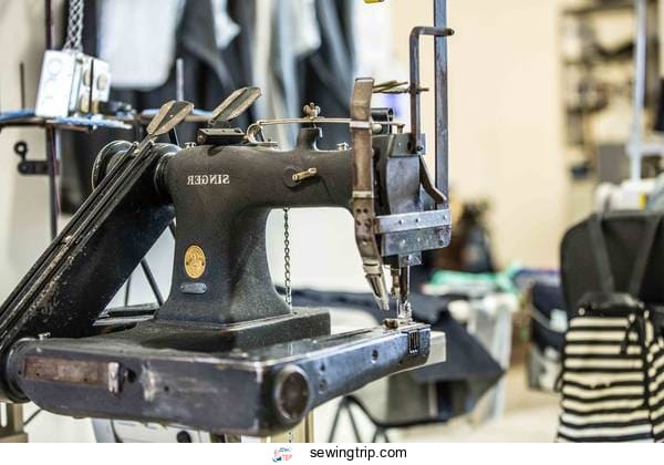 What Is The Best All Metal Sewing Machine? (7 Options)